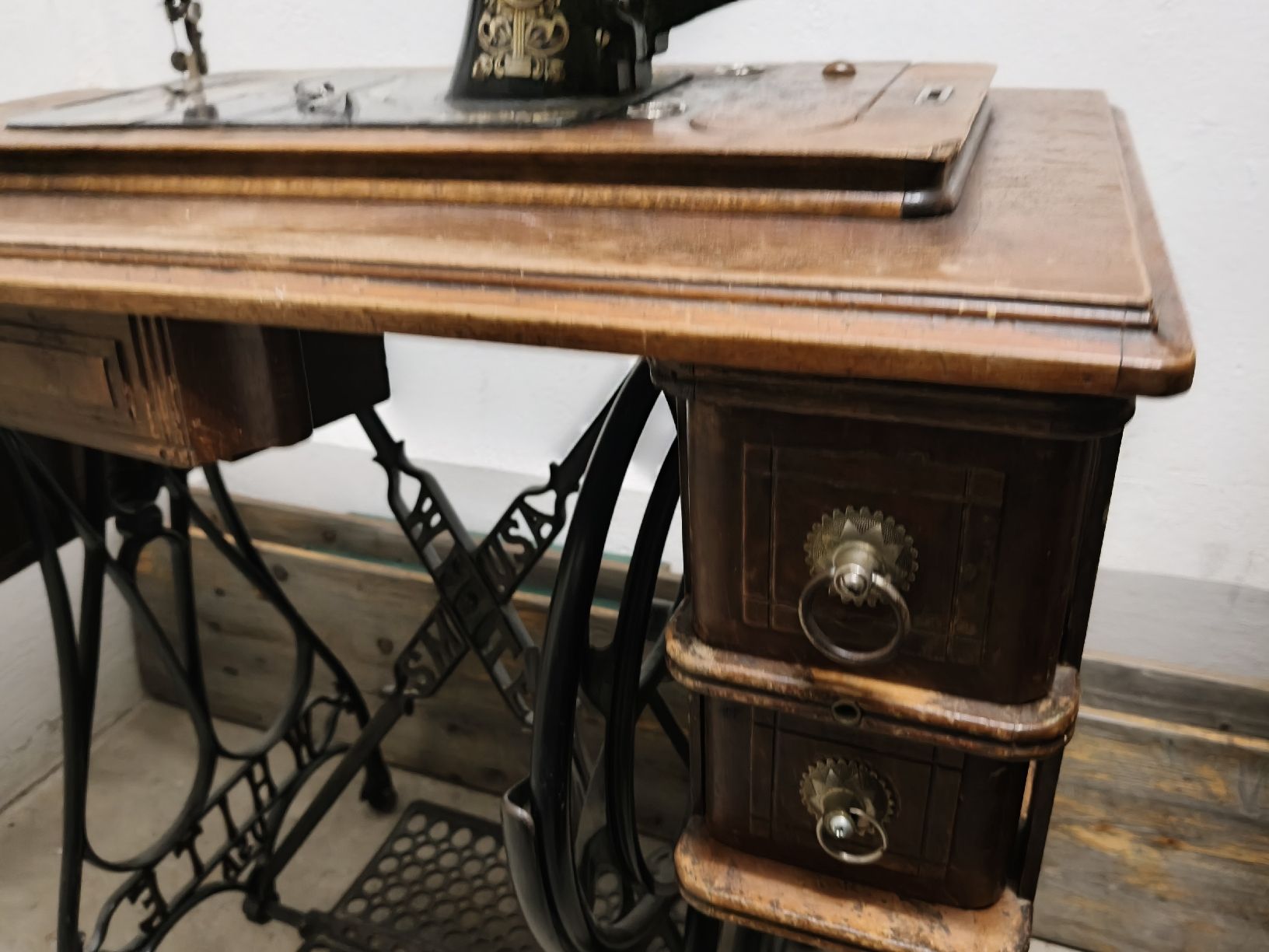 Antique "Kayser" Sewing Machine - A Timeless Treasure (Gebraucht) in ...