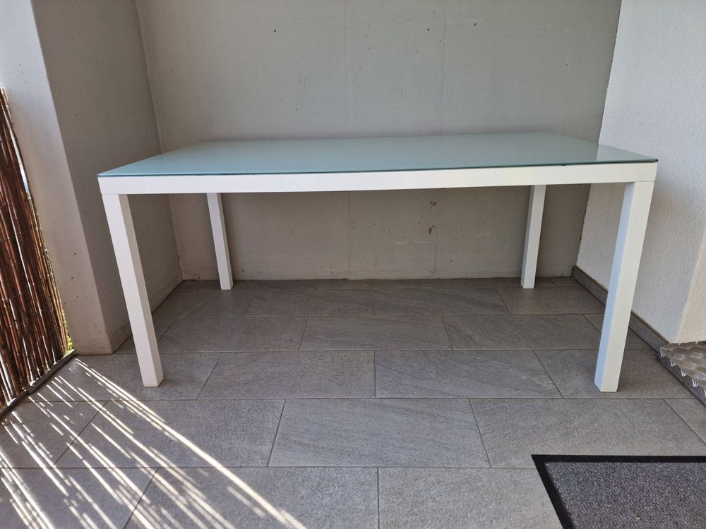 Gartentisch mit weissem Alurahmen und mit Glasplatte (Gebraucht) in Fehraltorf für CHF 25 – nur ...