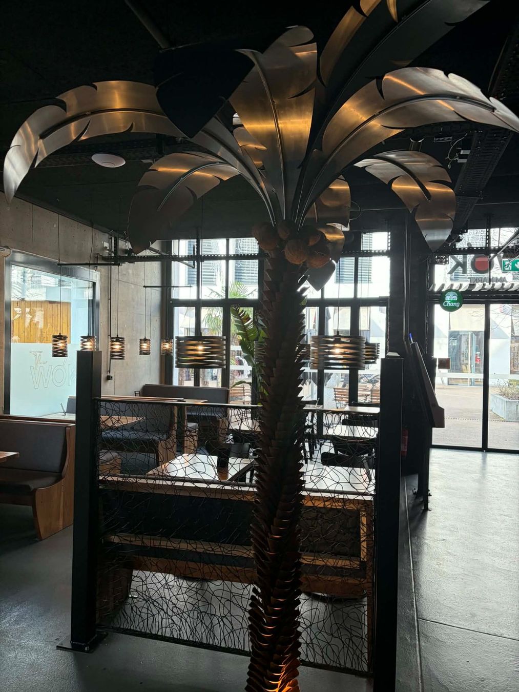 Exotische Metall-Palme – Ein Hauch von Sommer für Ihr Zuh... (Gebraucht ...