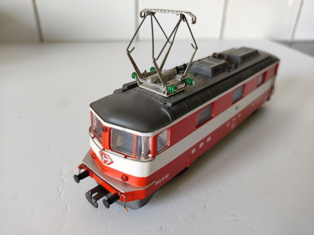 HAG E-Lok SBB Re 4/4 II, Lok-Nr. 11103, "Swiss Express" (Neu (gemäss Beschreibung)) in Seuzach ...