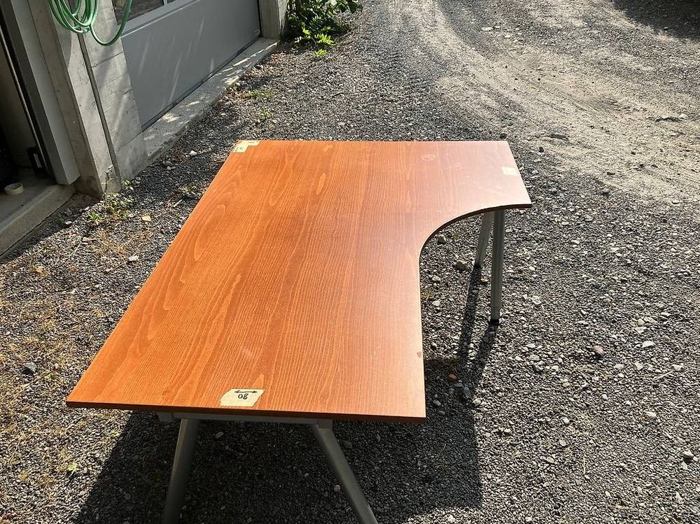 Bureau d'angle Ikea Galant (D'occasion) à Zermatt pour CHF 40 – retrait ...
