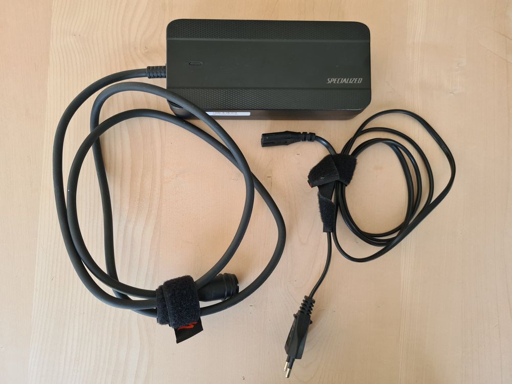 Ladegerät Specialized SBC-C04, in 100-240V, out 42 V, 4.0 A (Gebraucht) in Hausen am Albis für ...