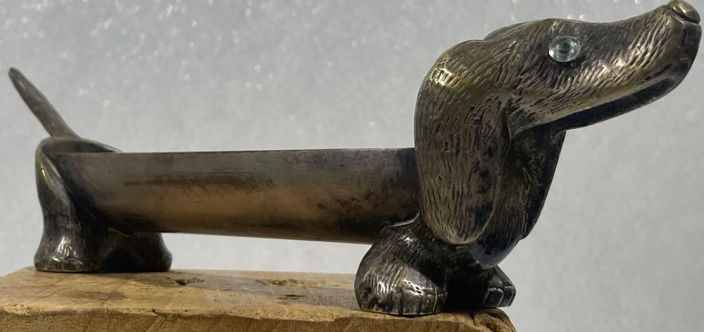 Art-Deko Grosses Dachel Skulptur mit sehr schönen Verzierung (Gebraucht ...