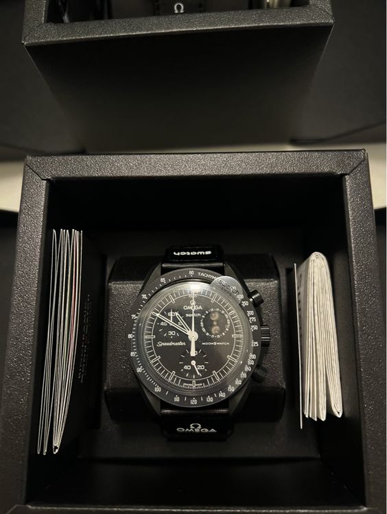 OMEGA Snoopy Moonswatch in schwarz | Kaufen auf Ricardo