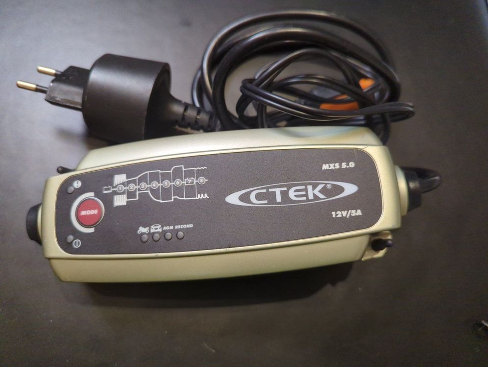 Töff Ladegerät von CTEK mit Akkuladestandsanzeige am Töff (Gebraucht ...
