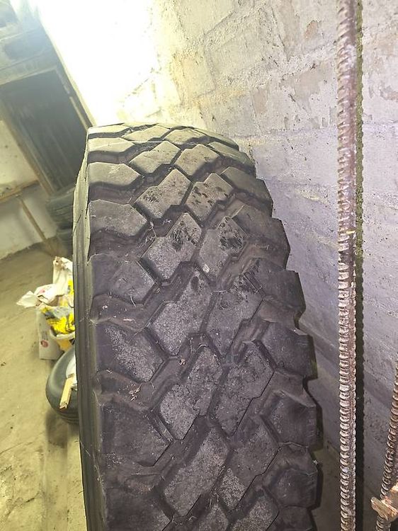 6 pneus Continental HCS 14.00 R20 à 80-90% (Gebraucht) in Villarzel für CHF 1500 – nur Abholung ...