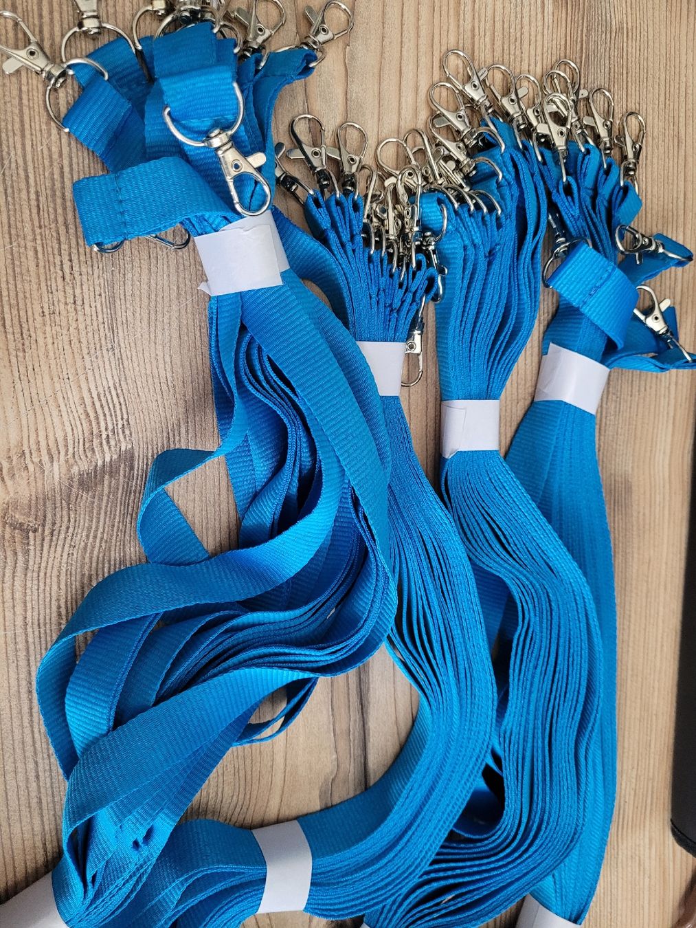 Lacci porta badge colorati nuovi, stock da vendere (Nuovo e nell ...