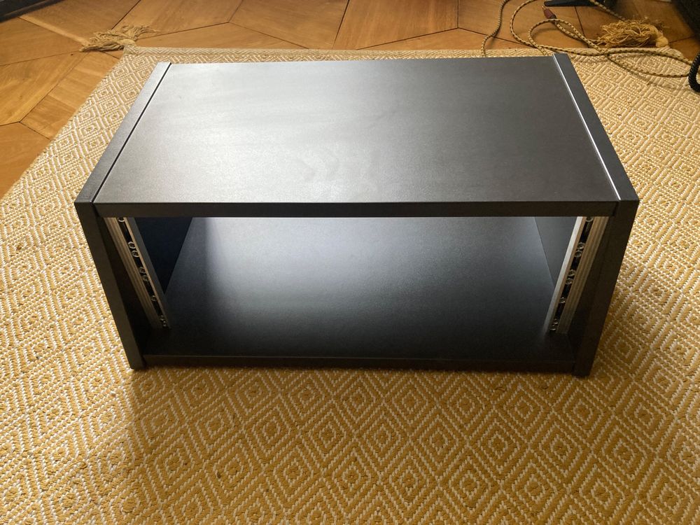 Thon Studio Desktop-Rack 4HE schwarz/dunkelgrau | Kaufen auf Ricardo