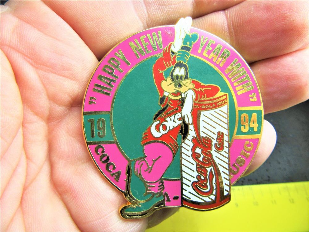Disney Goofy Coca-Cola PIN 60mm GROSSSSS | Kaufen auf Ricardo