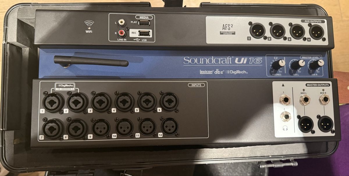 Soundcraft ui16 + flycase (Neu (gemäss Beschreibung)) in Corbeyrier für ...