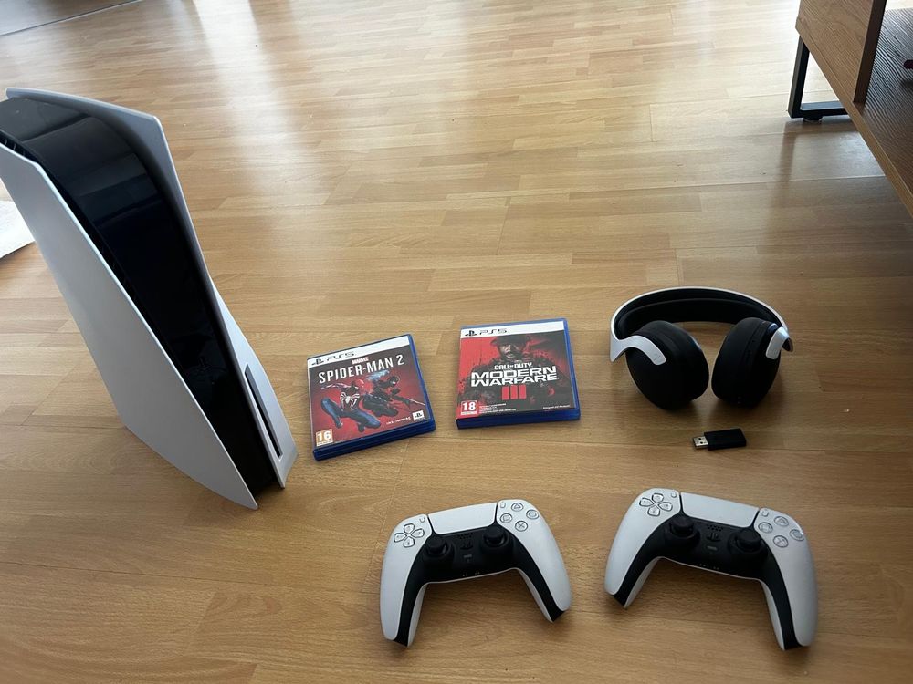 PS5 Disc Edition + 2 Controller + Spiele + Headset (Gebraucht) in ...