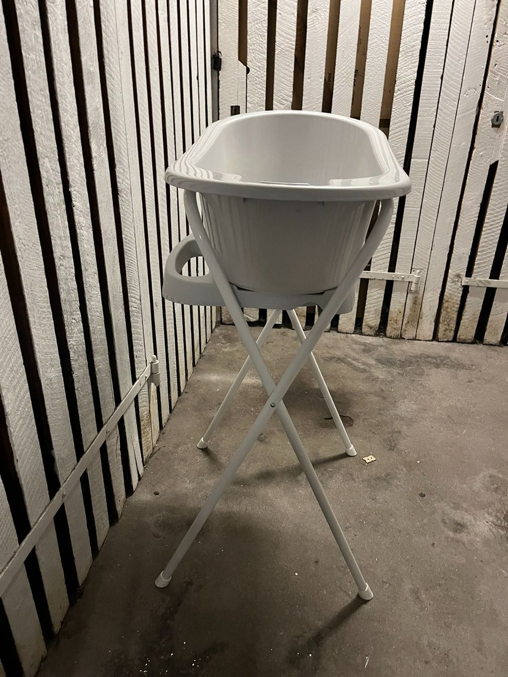 Baignoire bébé + support pliable – très bon état (D'occasion) à Genève ...