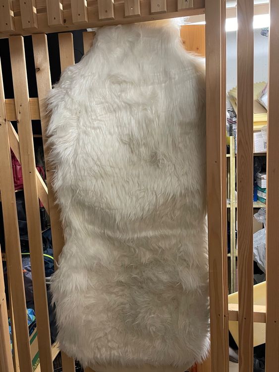 Zwei Faux Felle für Autositz - kuschelig warm im Winter! (Gebraucht) in ...