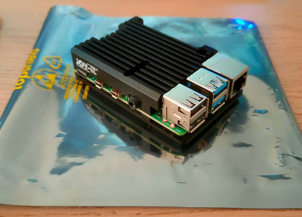 Raspberry Pi 4 B 4GB RAM, inkl. 8GB microSD, HDMI & Case | Kaufen auf ...