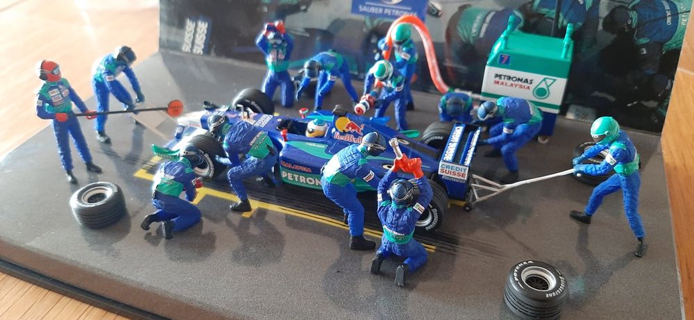Sauber C21 Red Bull F1 Pit Stop Diorama Minichamps 1:43 (Neu und ...