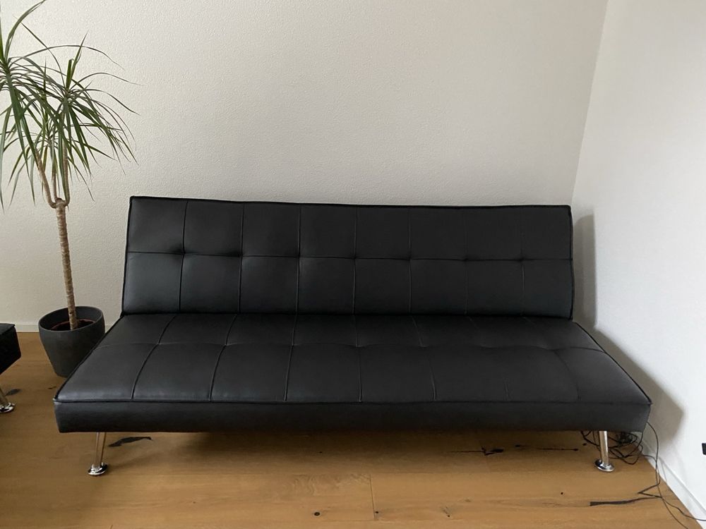 Zwei Schlafsofas schwarz Kunstleder modern (Gebraucht) in St.Gallen für CHF 390 – nur Abholung ...