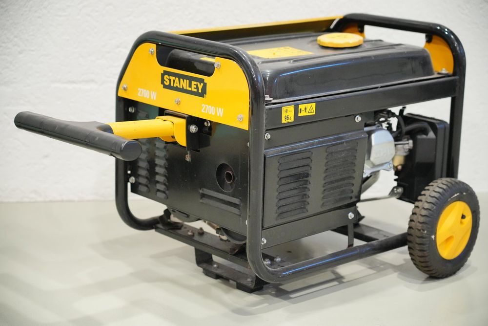 Stanley SG 3000 Benzin Generator Stromerzeuger 2700 Watt (Gebraucht) in ...