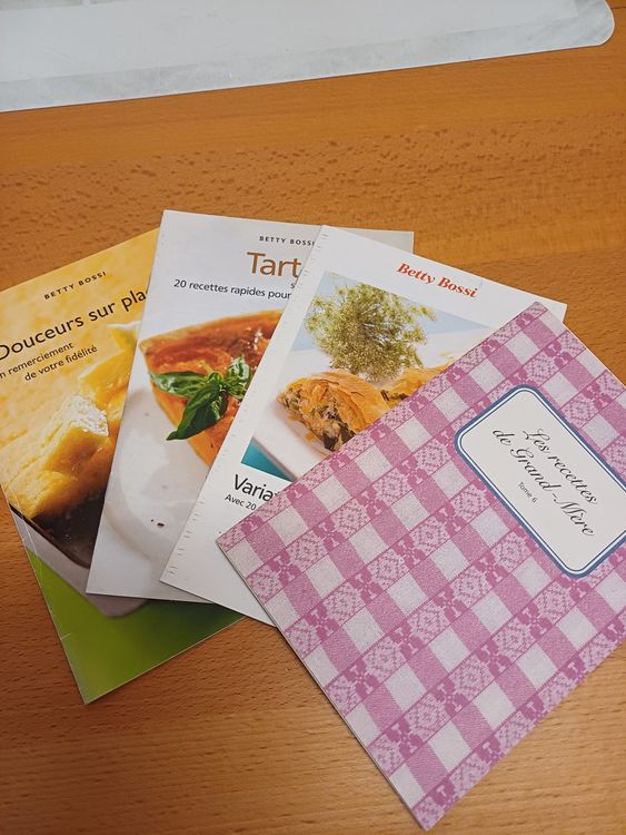4 petits livres de recettes (Gebraucht) in Porrentruy für CHF 1 – mit ...