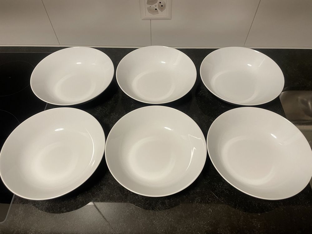 Geschirr Set weiss + rosa von IKEA (Neu (gemäss Beschreibung)) in St. Gallen für CHF 45 – nur ...
