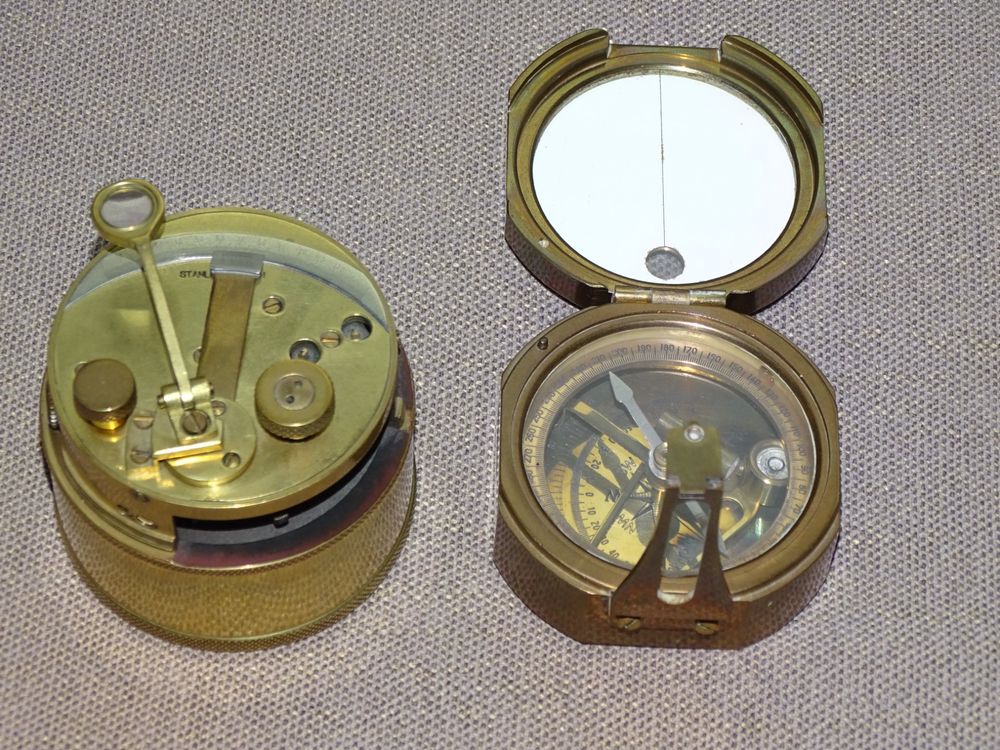 Kompass und Navigationsinstrument (Sixtant?) (Gebraucht) in Hirzel für CHF 76 – mit Lieferung ...