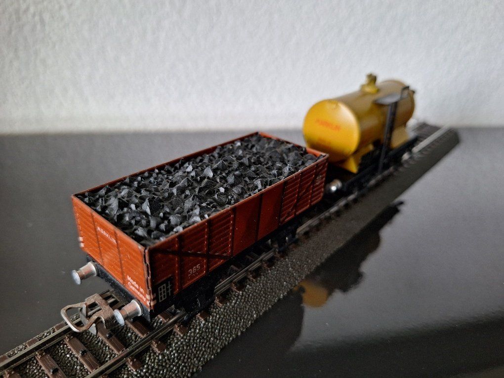 Märklin HO. 2 Wagons en fer , 50 ans de Märklin,selon photos (Neu ...