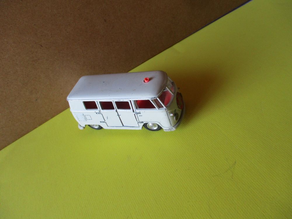 GAMA - VW-Bus, Krankenwagen, Blechspielzeug 1:43 (Gebraucht) in Ottikon Gossau ZH für CHF 9.95 ...