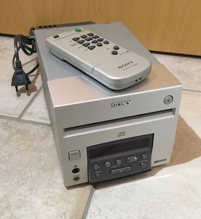 Sony HCD-101 Radio mit Fernbedienung (Defekt) in Saas-Grund für CHF 19 ...