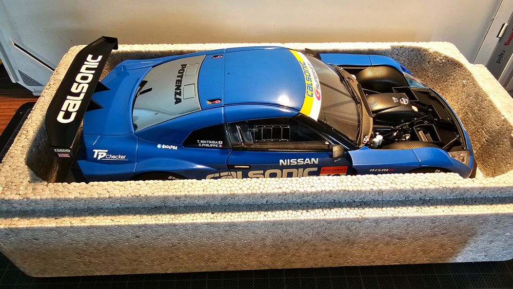 AutoArt Signature Nissan GT-R Super GT 2008 Calsonci n12 (Neu (gemäss ...