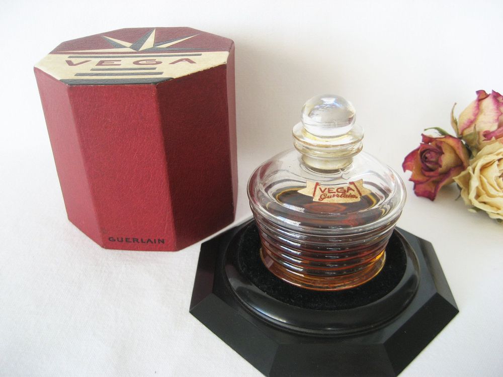 Parfum Guerlain VEGA, Art Deco Flacon mit Box, Baccarat 1936 (Gebraucht) in Rieden SG für CHF ...