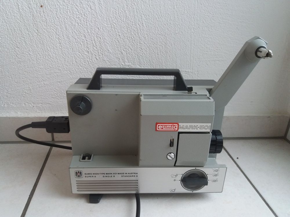 Vintage Super 8 Film-Projektor Eumig Mark-501 (Defekt) in Zürich für CHF 5 – mit Lieferung auf ...