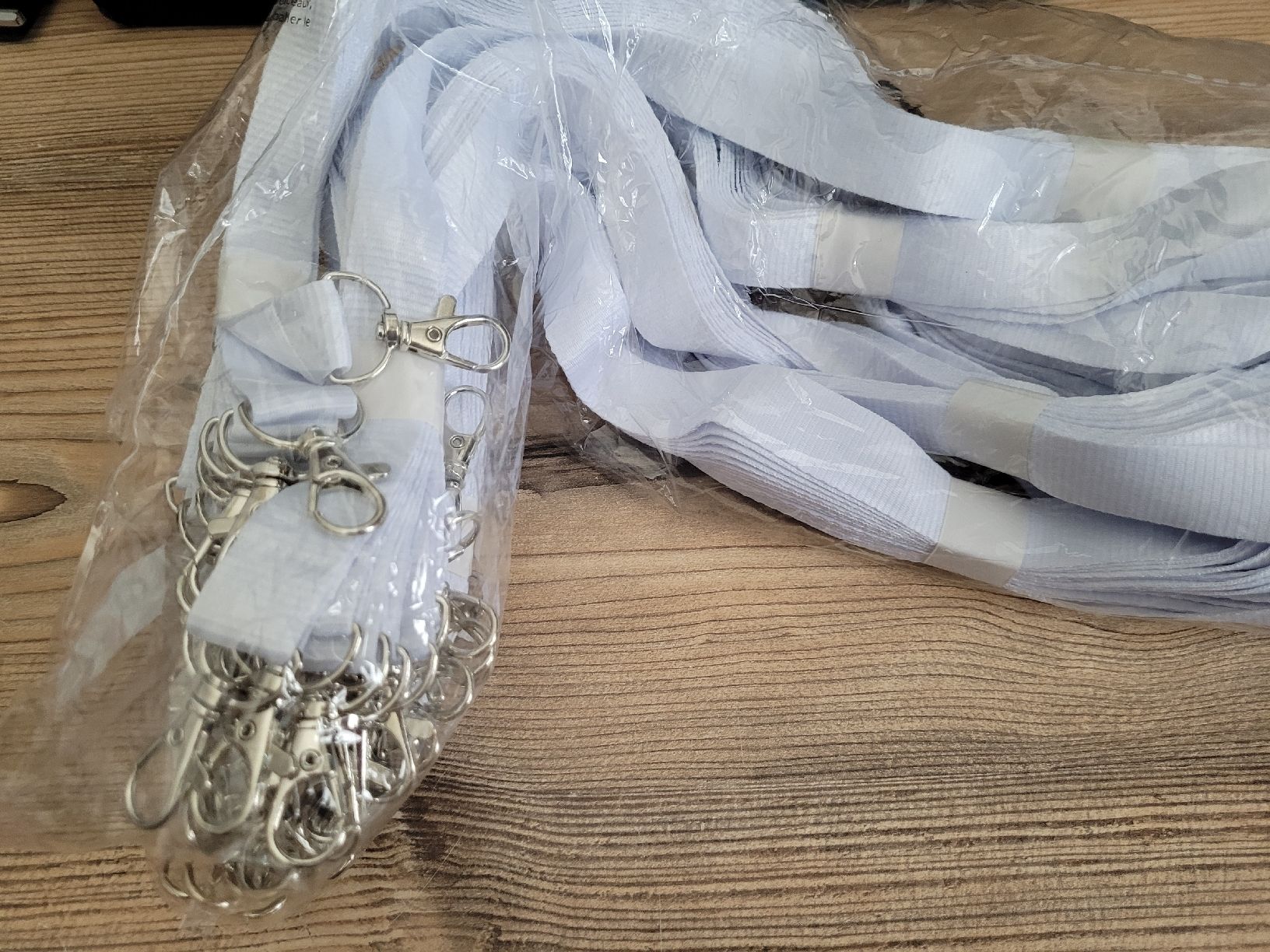 Lacci porta badge colorati nuovi, stock da vendere (Nuovo e nell ...