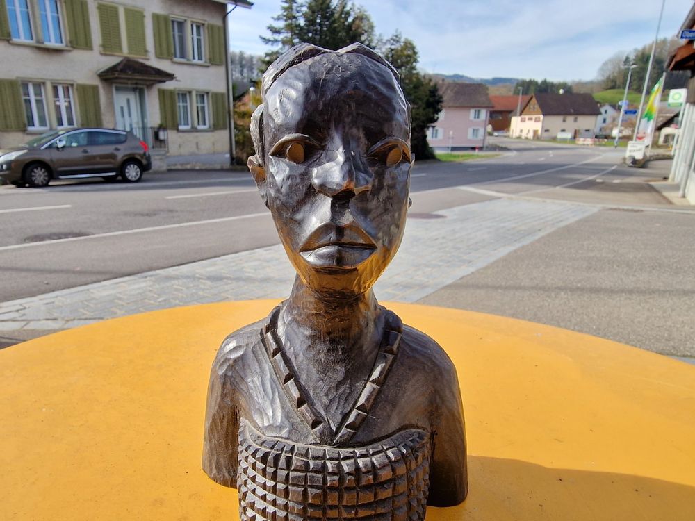 Afrikanische vintage holz Figur ab 20 stutz (Gebraucht) in Mettlen für CHF 20 – nur Abholung auf ...