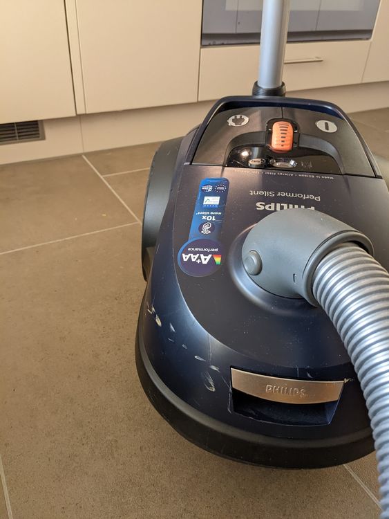 Philips Performer Silent Staubsauger inkl. Beutel | Kaufen auf Ricardo