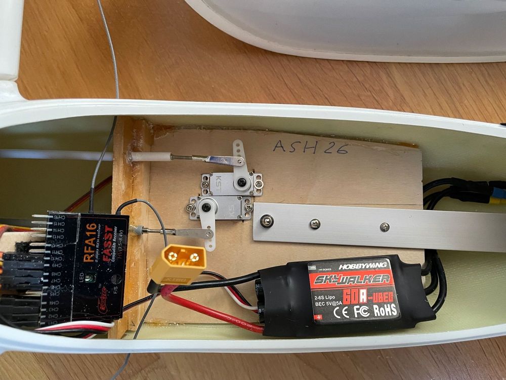 E-Segler ASH-26 von royal-model, 3m Spannweite, voll GFK (Défectueux) à ...