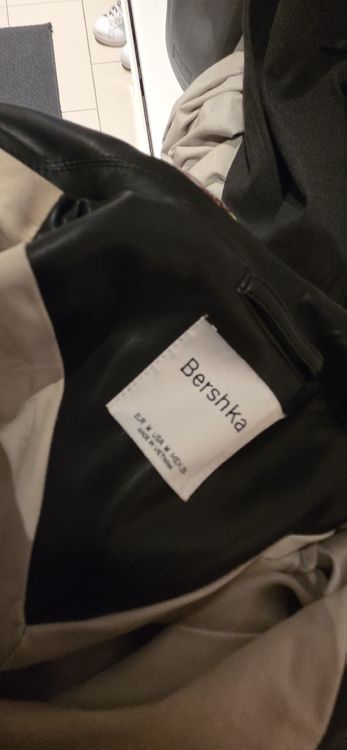 Modischer Bershka Trenchcoat für den Übergang, Grösse M (Gebraucht) in ...