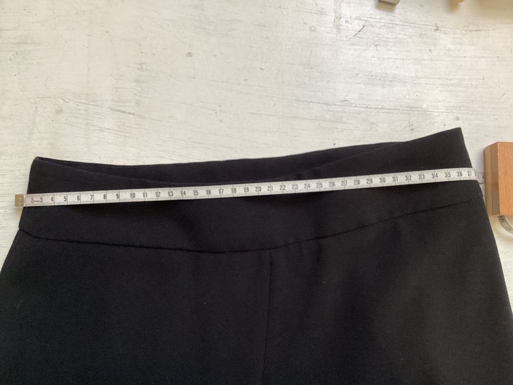 Elegante, weite, schwarze Hose von Zara Gr. M, (Gebraucht) in Homberg b. Thun für CHF 9.5 – mit ...