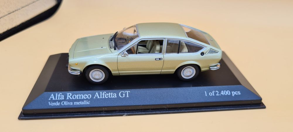 Minichamps Alfa Romeo Alfetta GT Verde Oliva met. 1:43 (Neu und ...