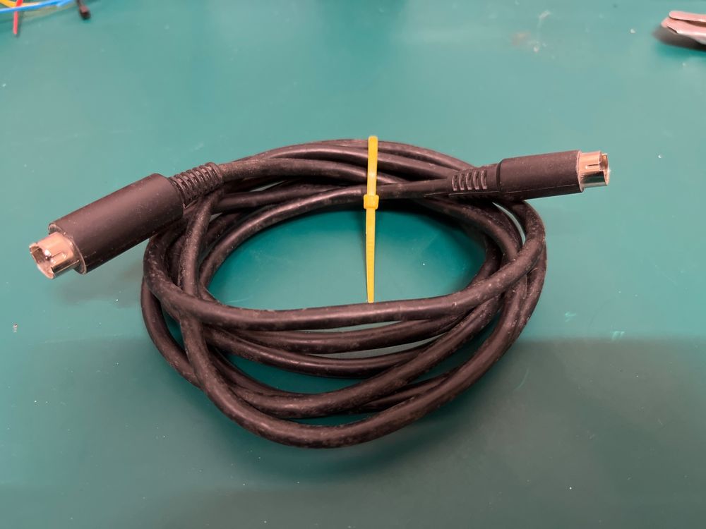 S-Video /S-VHS cable (Gebraucht) in Nyon für CHF 1 – mit Lieferung auf ...