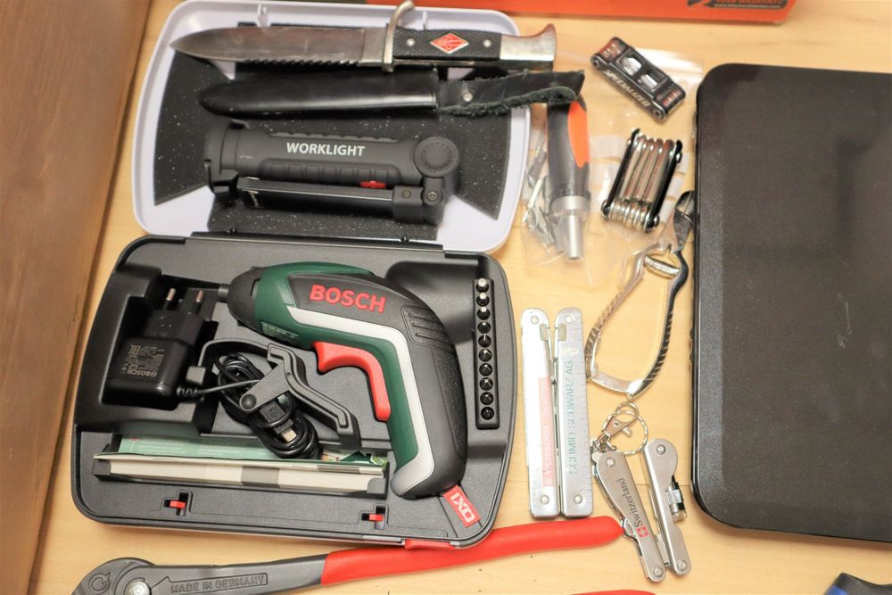 Notebook HP, iPad, div. Handwerkzeug | Kaufen auf Ricardo Notebook HP, iPad, div. Handwerkzeug | Kaufen auf Ricardo