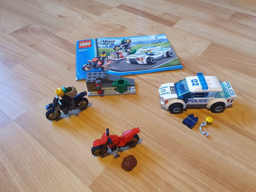Lego Polizei Verfolgungsjagd 60042 (Gebraucht) in für CHF 8 – mit ...