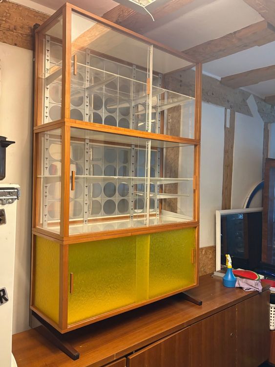 50er Jahre Vitrine, Holz/Plexi/Metall Pelly System | Kaufen auf Ricardo