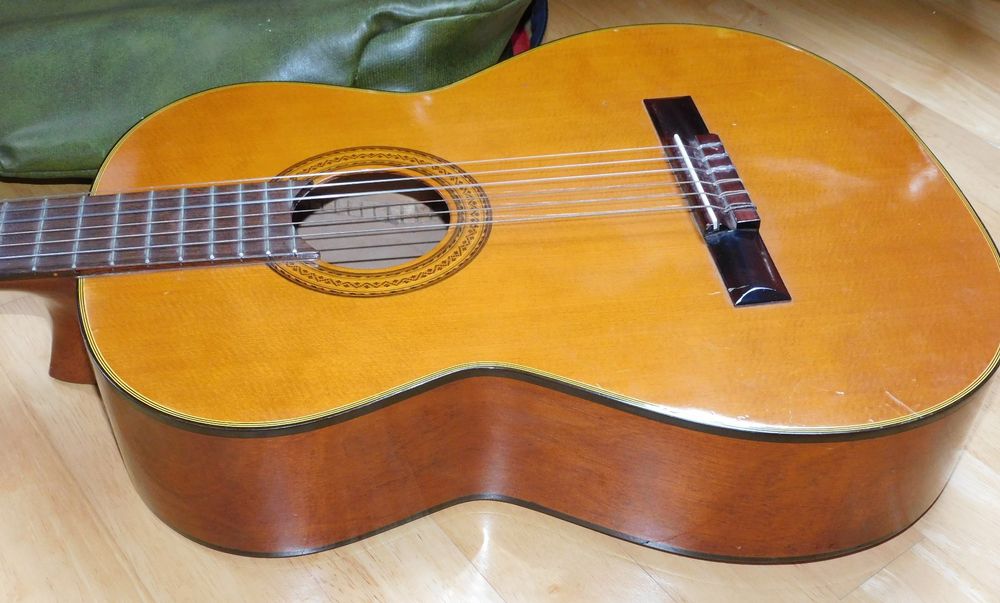 Gitarre klassiche Gitarre mit Case ca 50 jahre alt 1 meter (Gebraucht ...