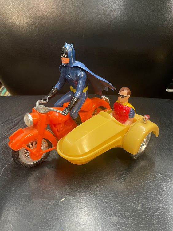 Antik Toys Batman + Robin Batcycle von 1966 (Defekt) in Glattbrugg für ...