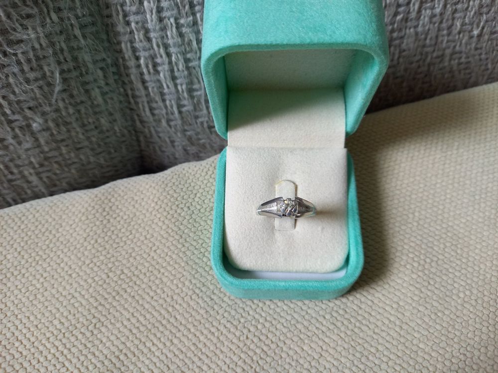 Sehr schöner Damen-Solitär mit 0,19ct Brillant (Gebraucht) in für CHF ...