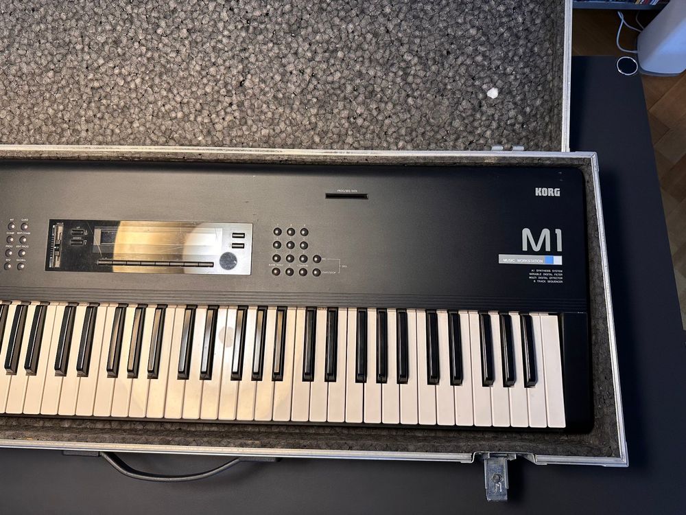 Korg M1 Music Workstation inkl. stabilem Flight Case (Gebraucht) in ...