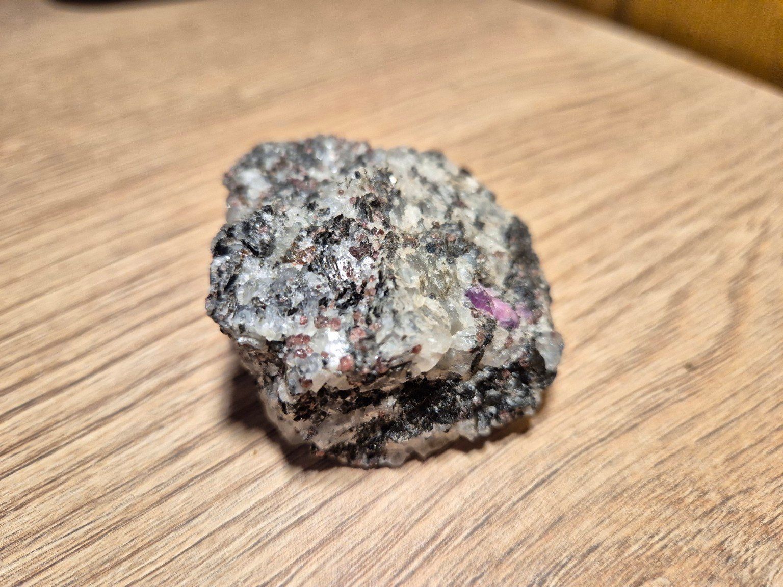 Rubis (corindon) sur matrice – spécimen naturel (D'occasion) à Sugnens ...