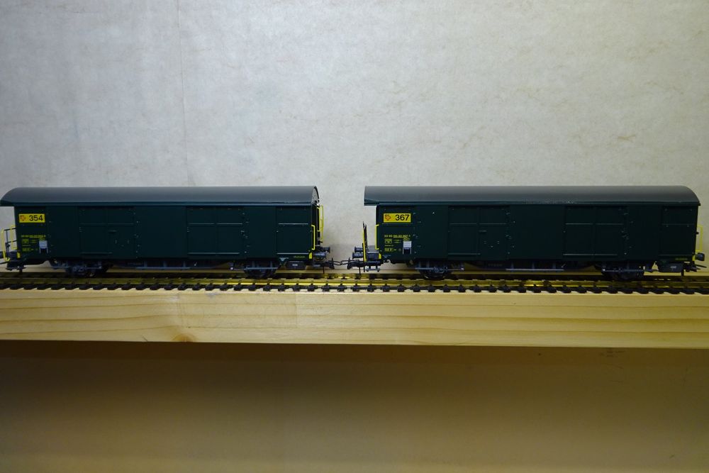 Roco Set à 2 Postwagen. 1x mit Rücklicht. H0.DC.OVP. (Gebraucht) in ...