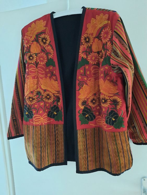 Belle VESTE brodée. Doublée | Kaufen auf Ricardo