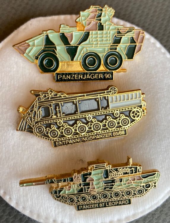 Panzer Pin Schweizer Armee (Gebraucht) in Thun für CHF 11.2 – mit ...