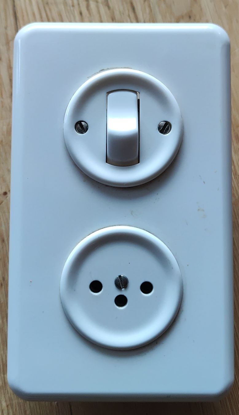 Prise et interrupteur vintage, parfait pour une rénovation! (D'occasion ...